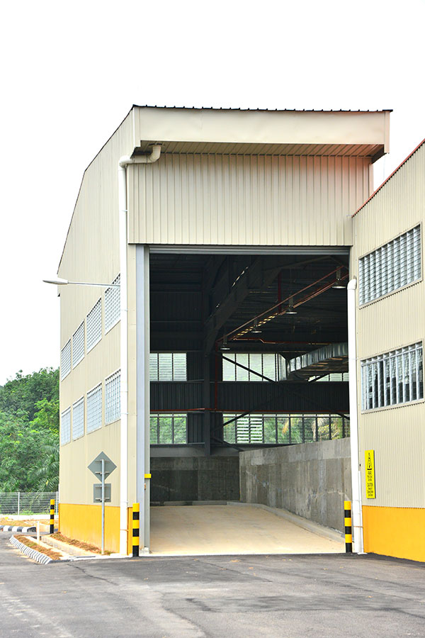 All-weather bulky waste unloading bay